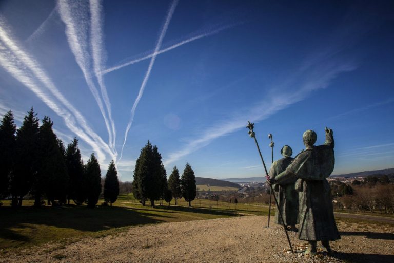 La entrada a Santiago de Compostela desde el Monte del Gozo
