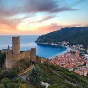 Descubre el tesoro escondido de Italia: Noli, el pueblo medieval con ...